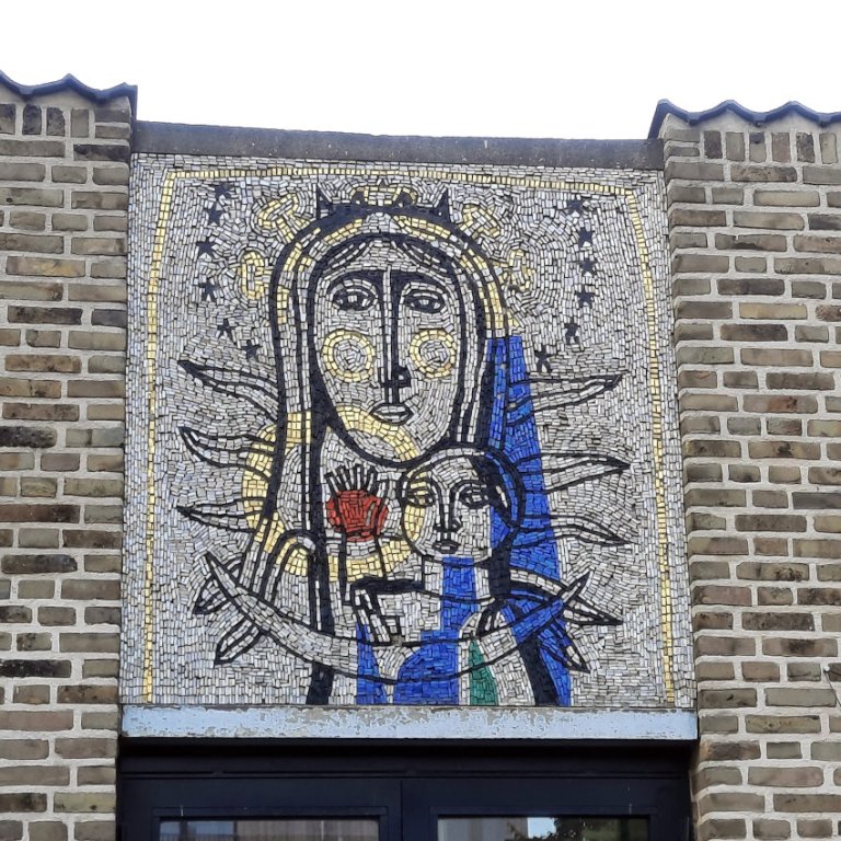 Moeder Gods Mozaïek bij Titus Brandsmakapel, Jan van Eijk – Wonen in ...