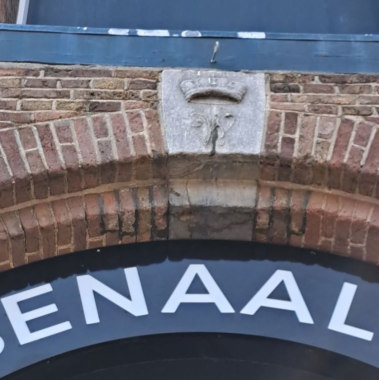 Het Arsenaal en de sluitsteen herinnering aan Willem I – Wonen in Nijmegen